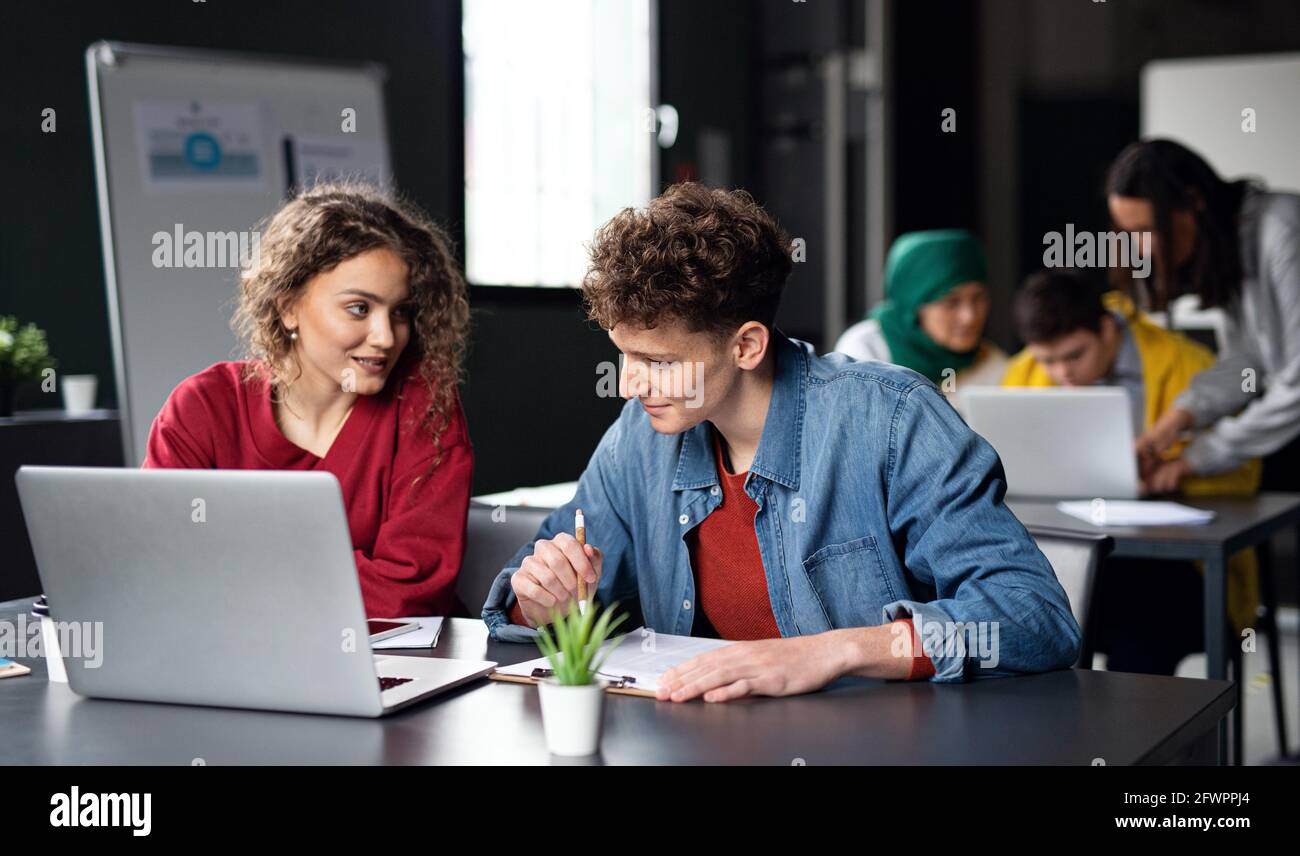 Couple attending class hi-res stock photography and images - Alamy