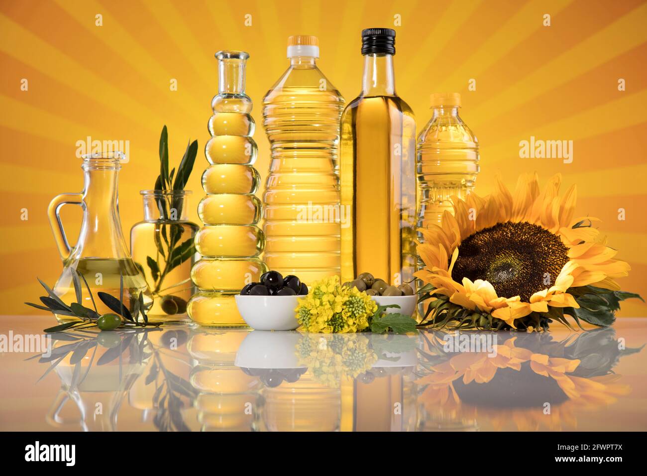 Various cooking oils bottles hi-res stock photography and images - Alamy