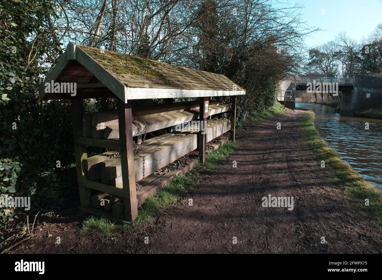 Stop planks shelter hi-res stock photography and images - Alamy