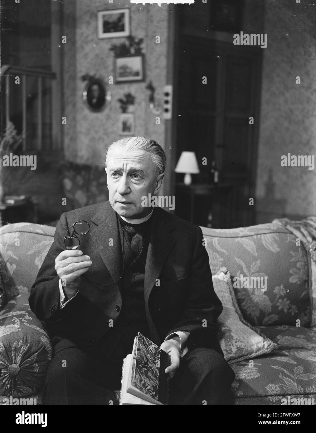 Domineer hi-res stock photography and images - Alamy