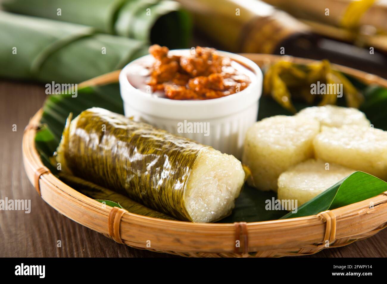 Malay traditional food lemang curry hi-res stock photography and images ...