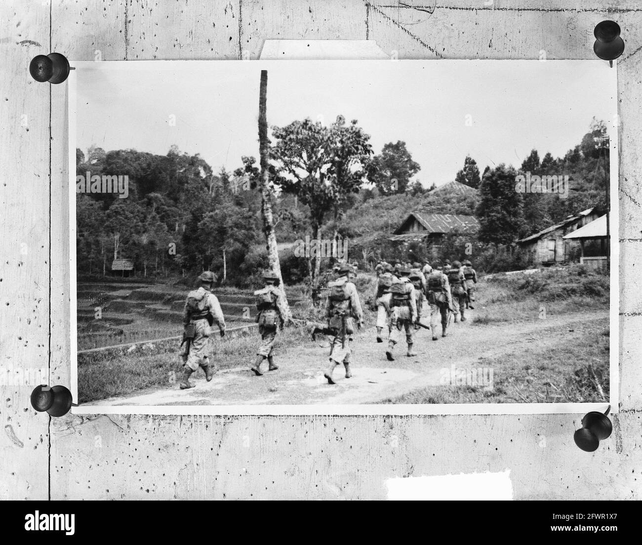 After the occupation of Loeboek Selasieh (Sumatra) a patrol goes out to ...