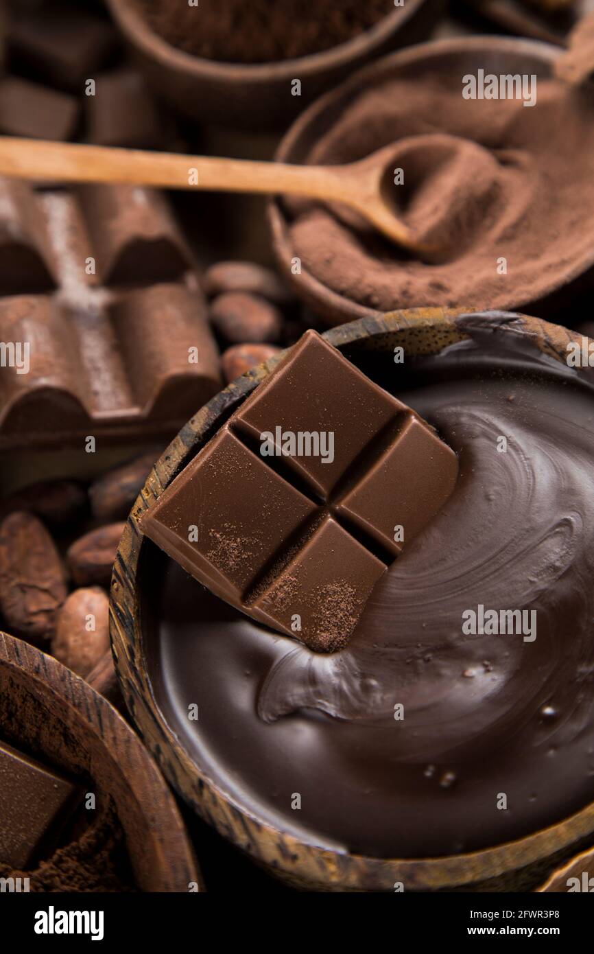 Cacao pod to chocolate bar hi-res stock photography and images - Alamy