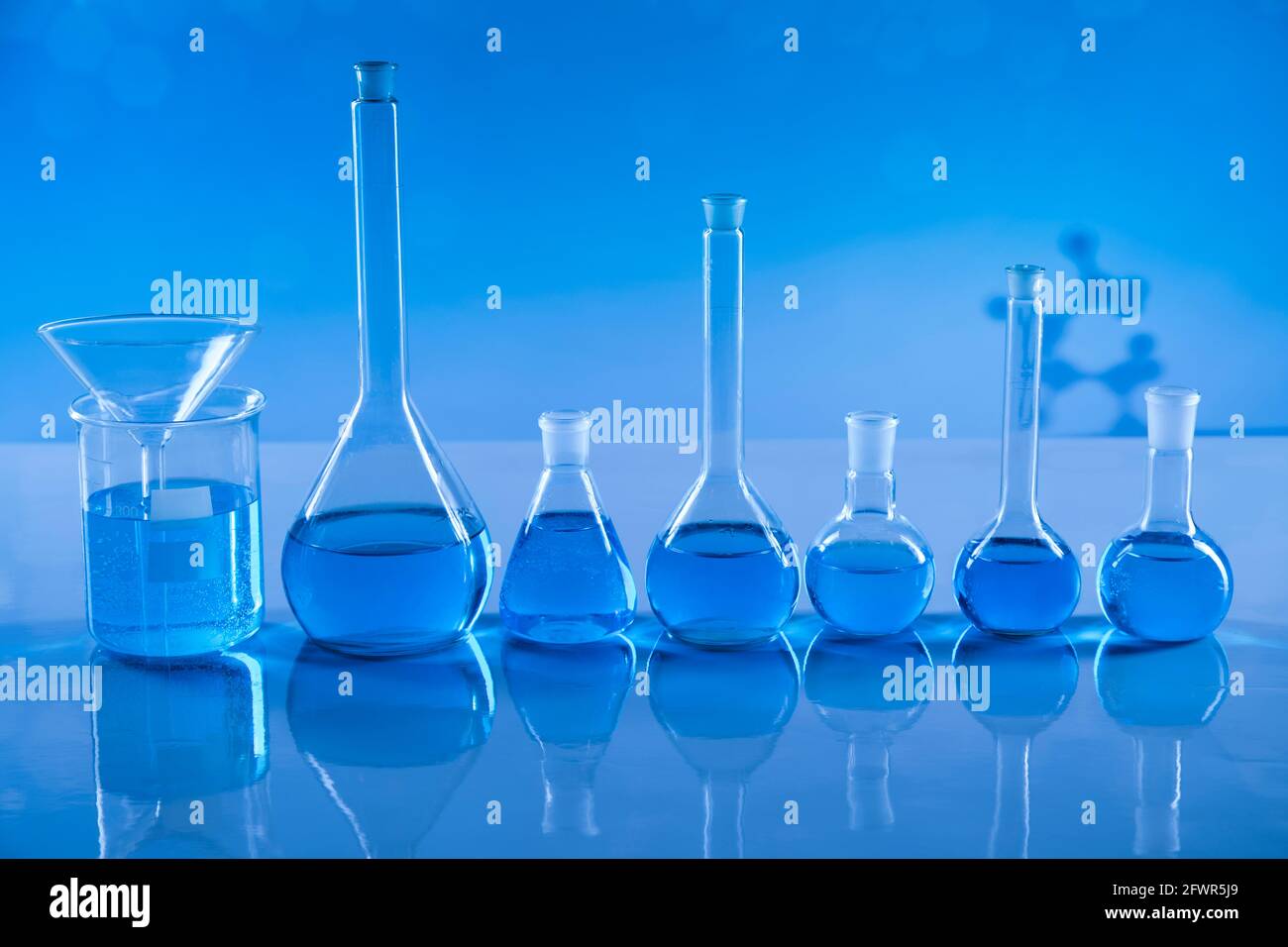 Glassware, Laboratory beakers,Science experiment Stock Photo - Alamy