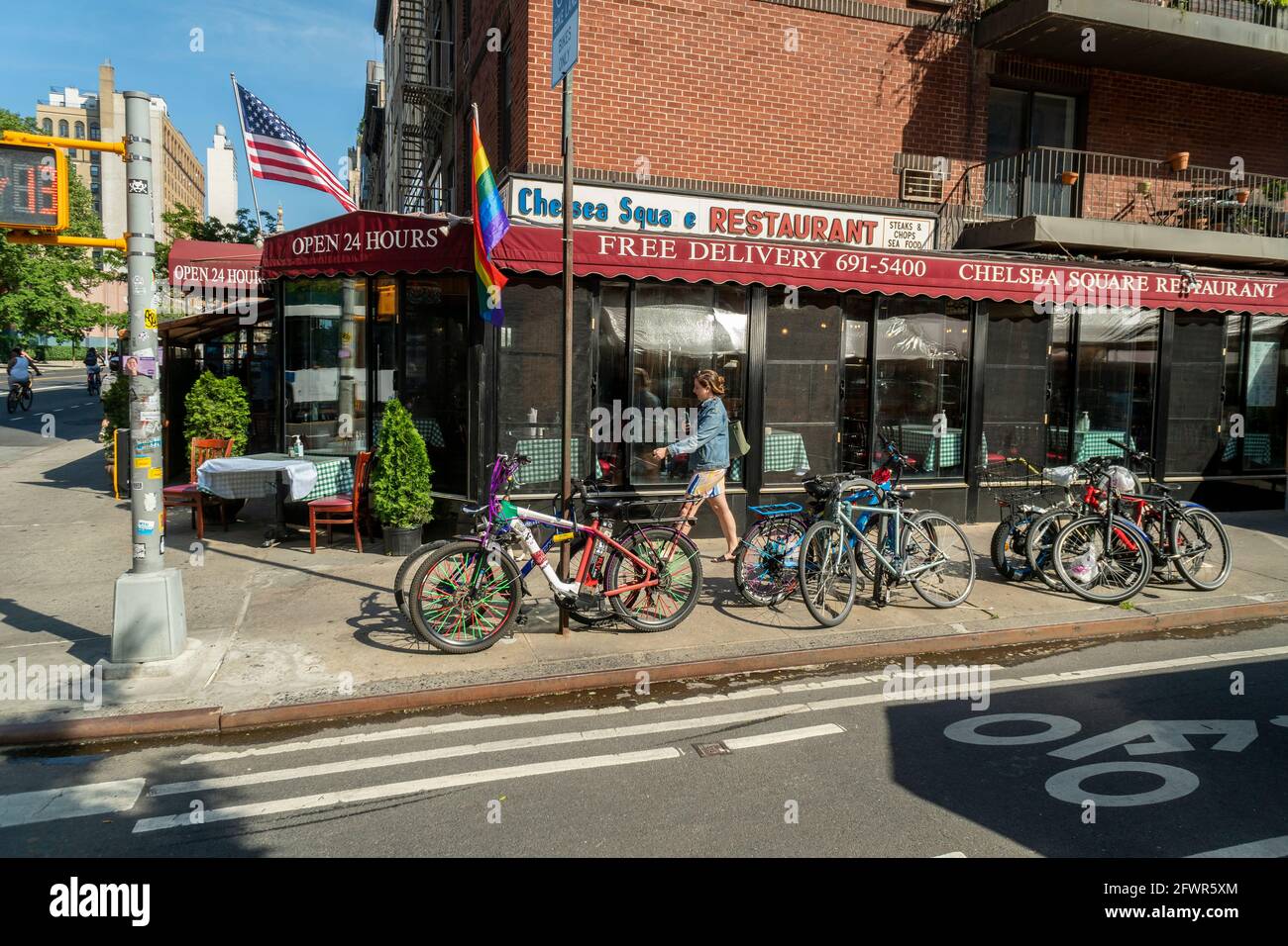 Delivery bikes hi-res stock photography and images - Alamy