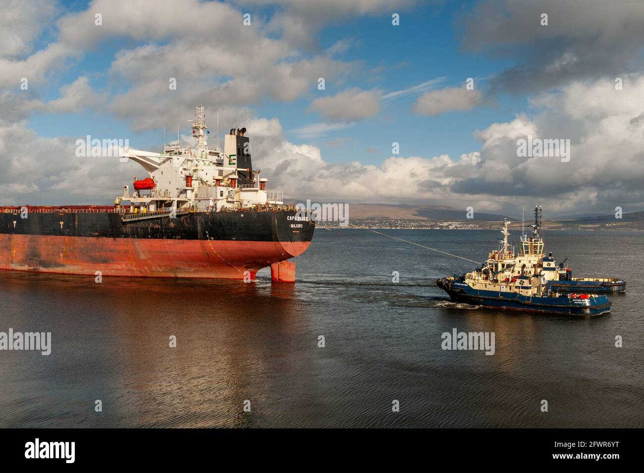 Tug tugboat ship bulk cargo carrier hi-res stock photography and images ...