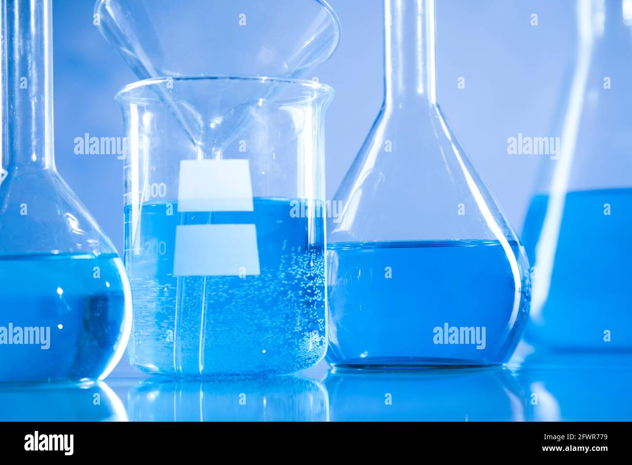 Glassware, Laboratory beakers,Science experiment Stock Photo - Alamy