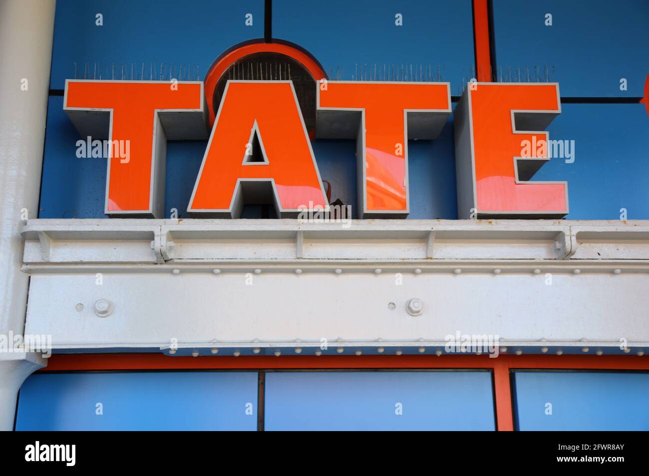 Tate Gallery Logo Tate Modern Sign Hi Res Stock Photography And Images