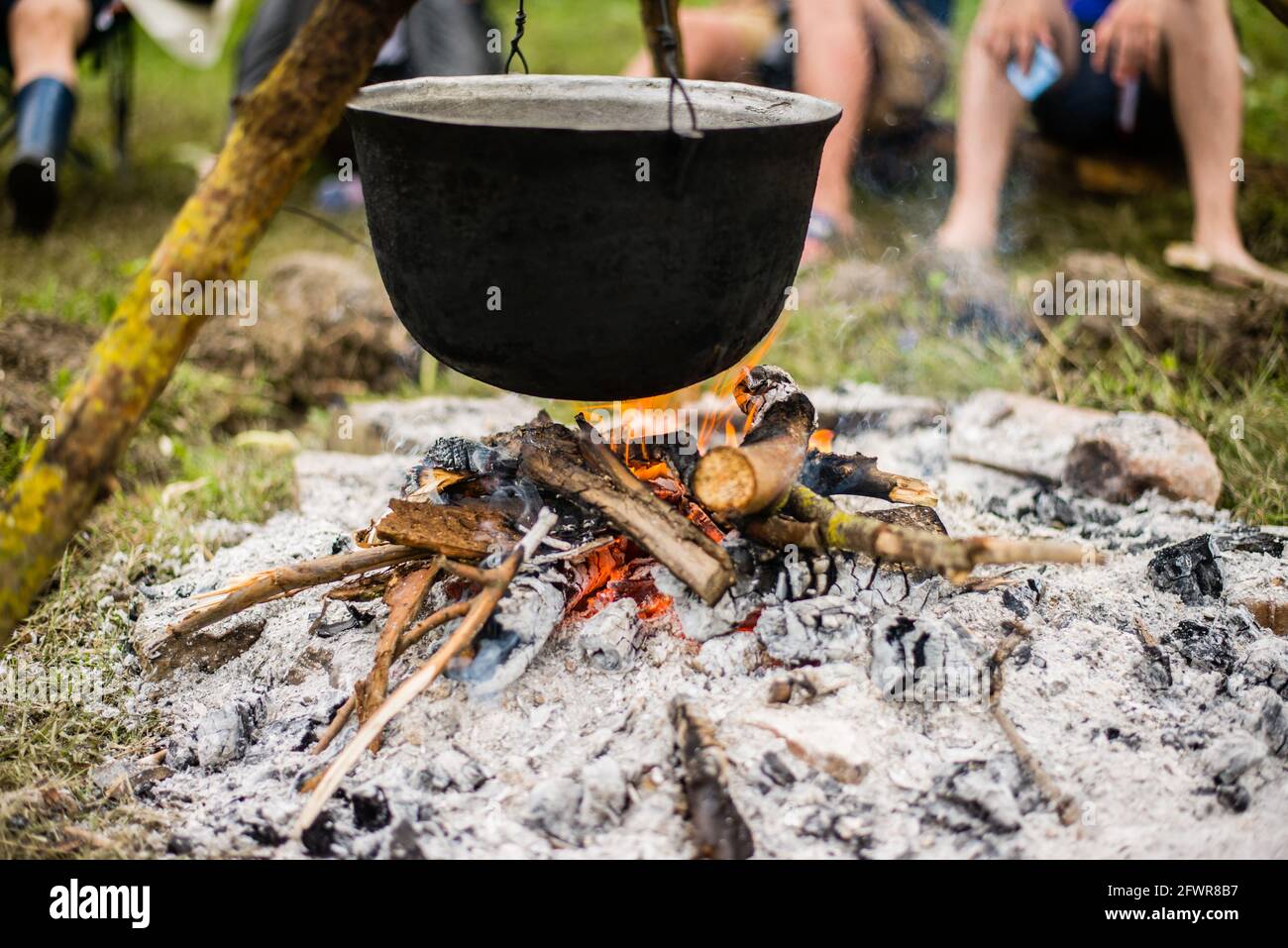 Traditional cauldron by the campfire Stock Photo - Alamy
