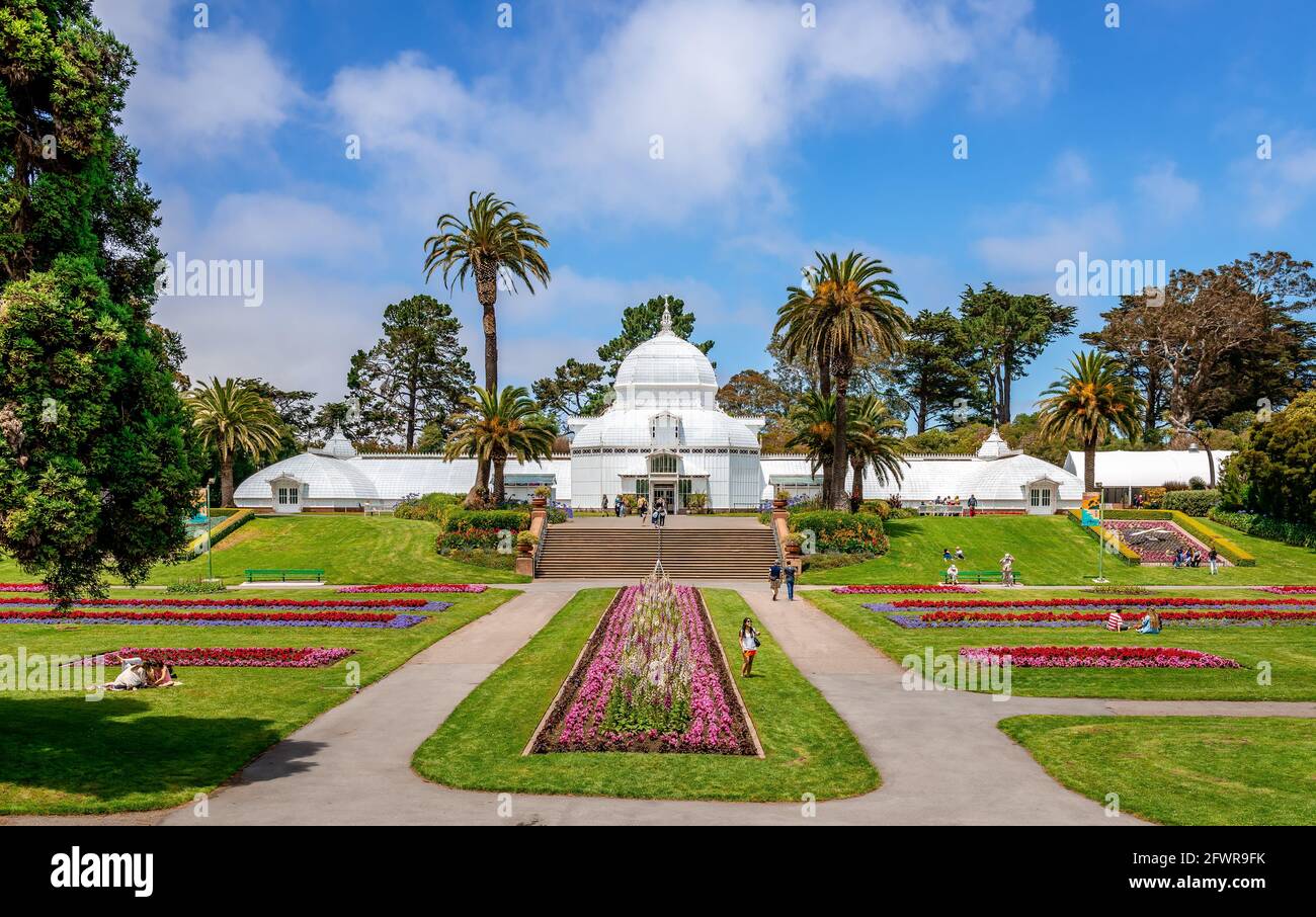 Golden gate with trees hi-res stock photography and images - Alamy
