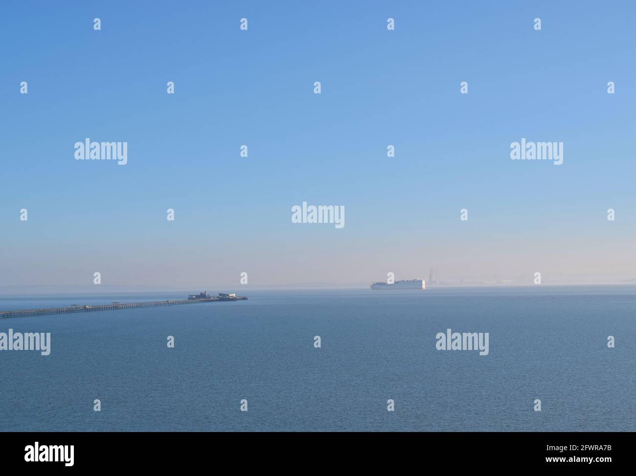 Southend pier old hi-res stock photography and images - Alamy