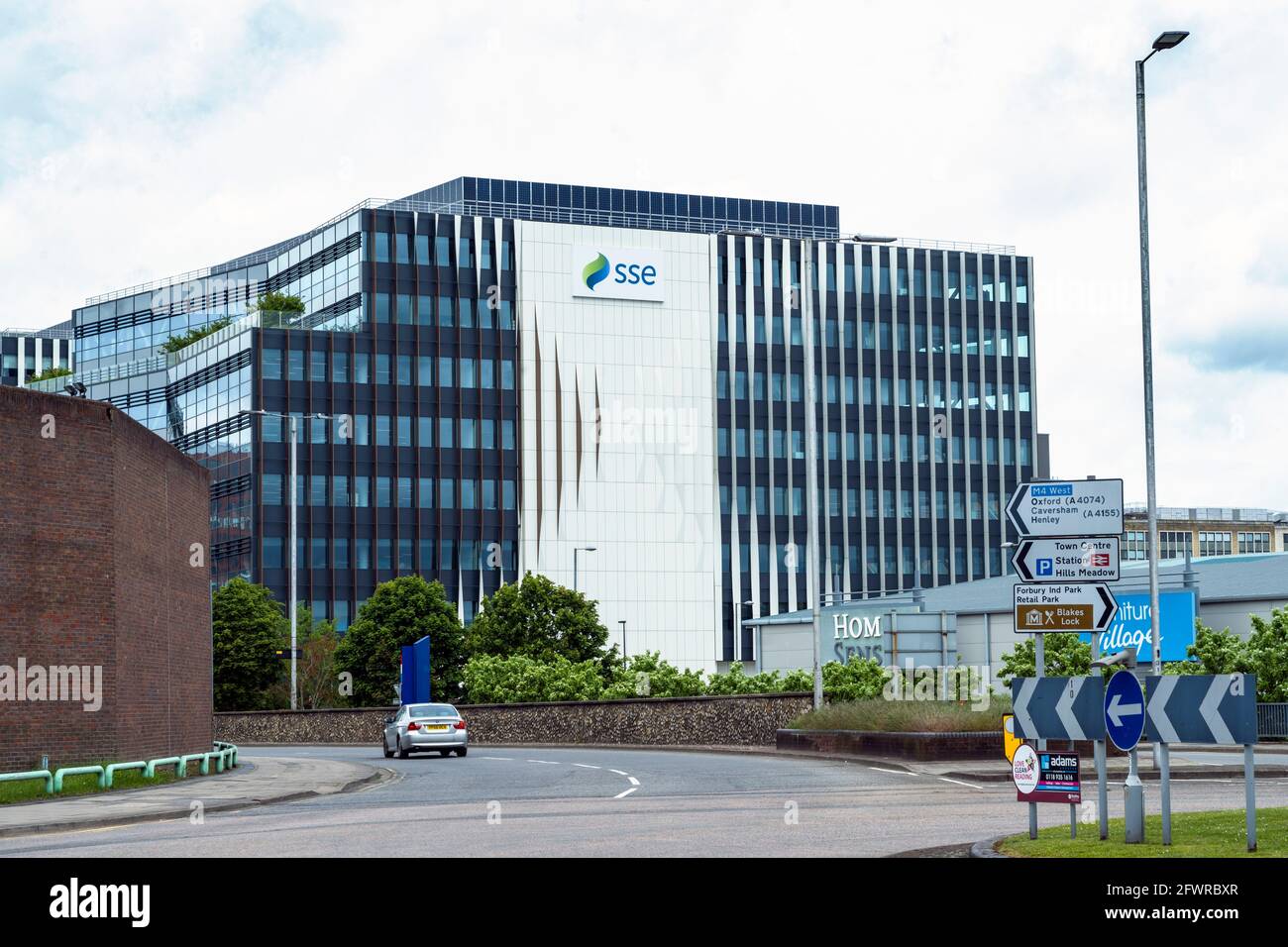 Uk headquarters reading hi-res stock photography and images - Alamy