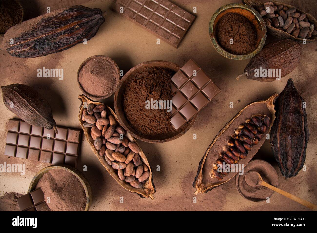 Cocoa pod and chocolate bar and food dessert background Stock Photo - Alamy