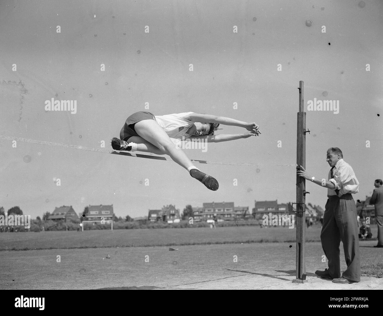 High jump girls Black and White Stock Photos & Images - Alamy