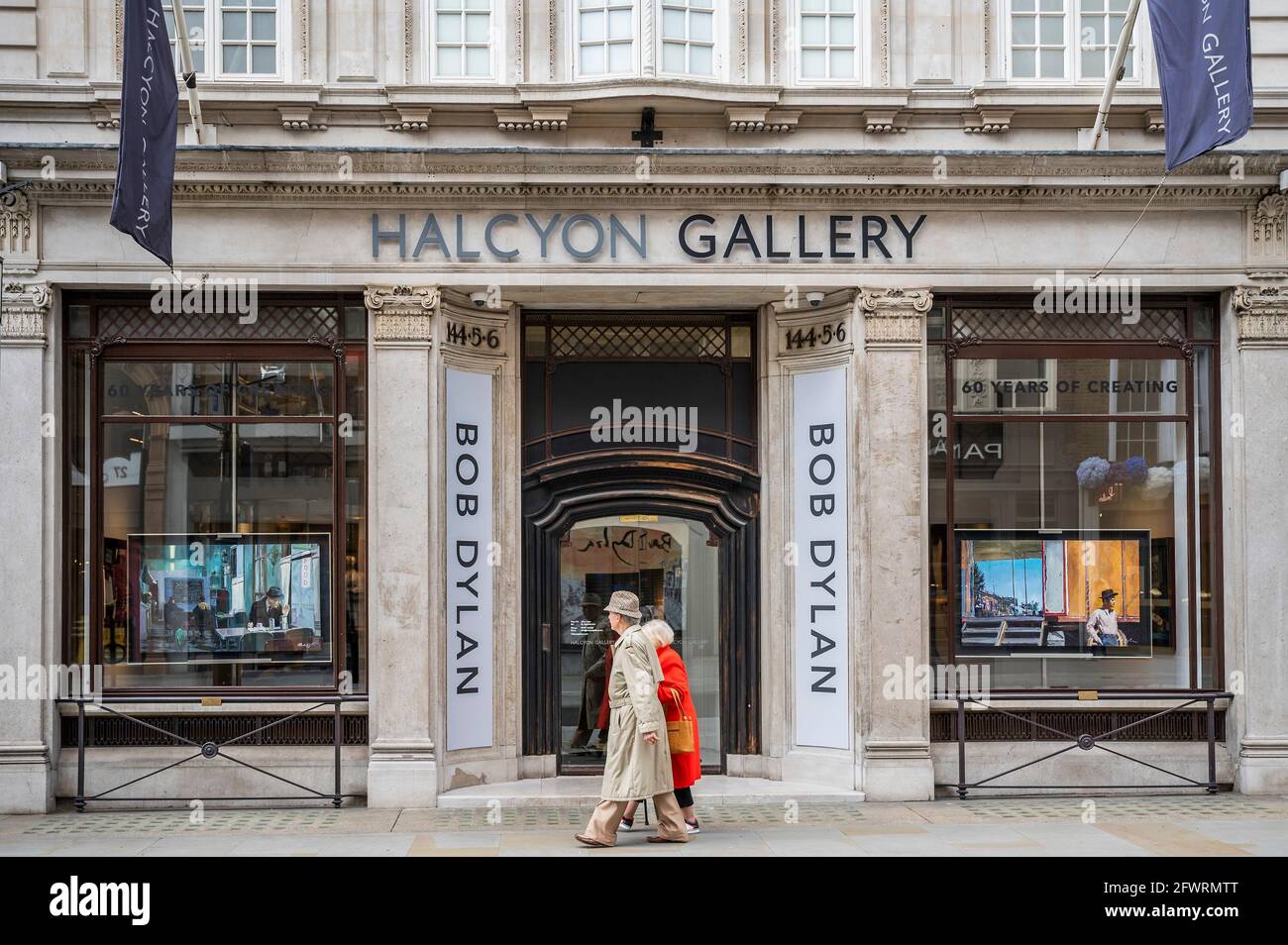 Artist Showing His Paintings Hi Res Stock Photography And Images Alamy