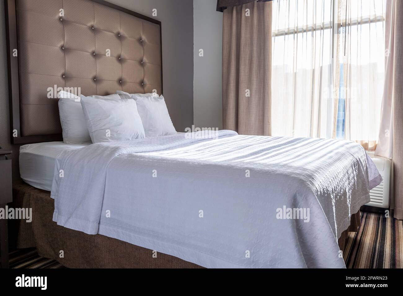 Hotel room with ceiling fan hi-res stock photography and images - Alamy