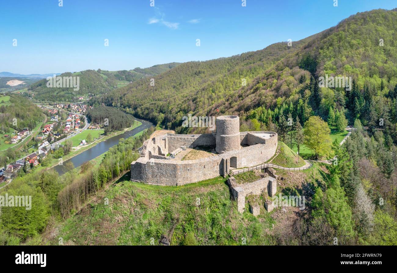 Aerial view of Rytro Castle (Zamek w Rytrze), Poland Stock Photo - Alamy