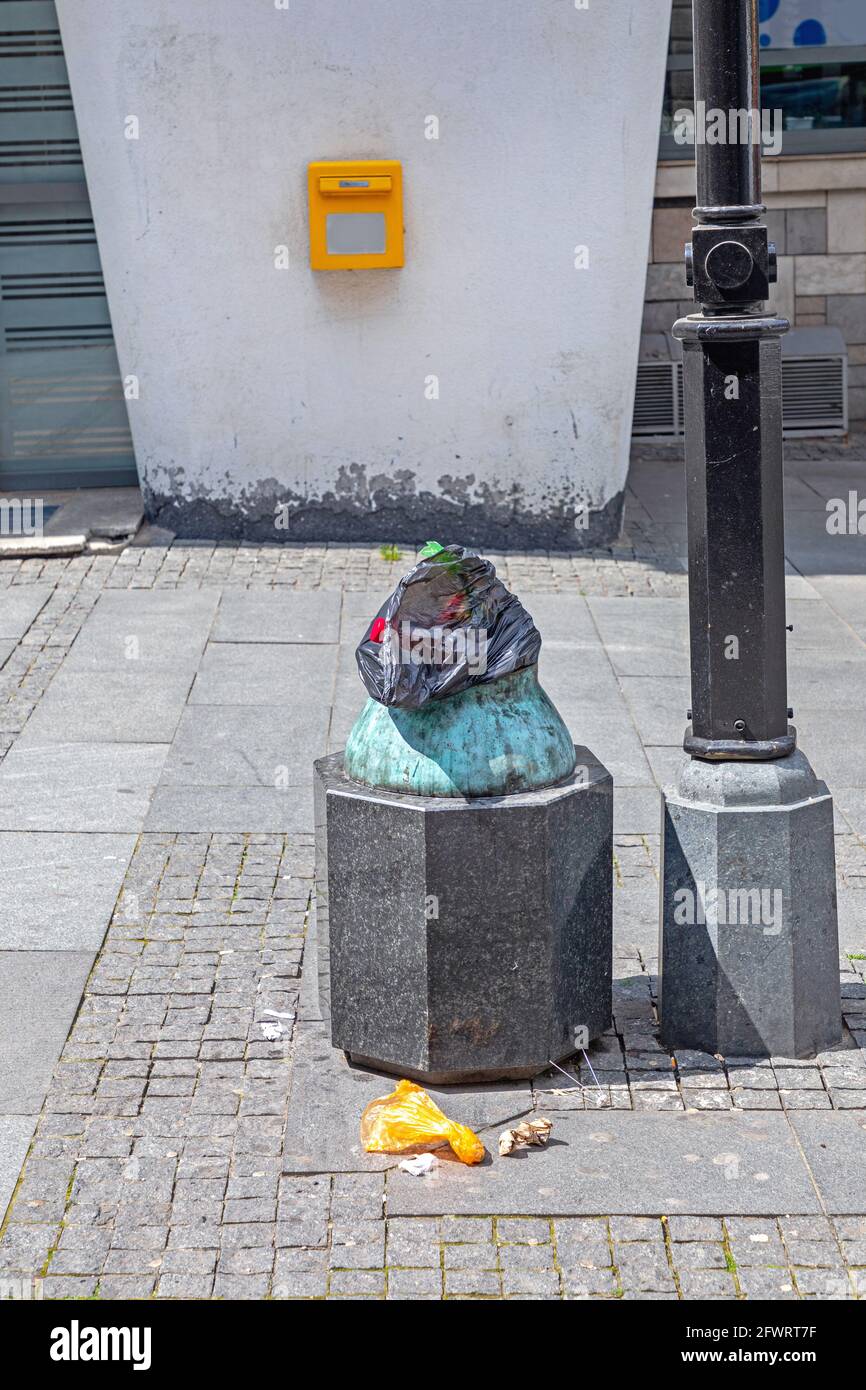 Litter Trash Bin Garbage Waste at Street in City Stock Photo - Alamy