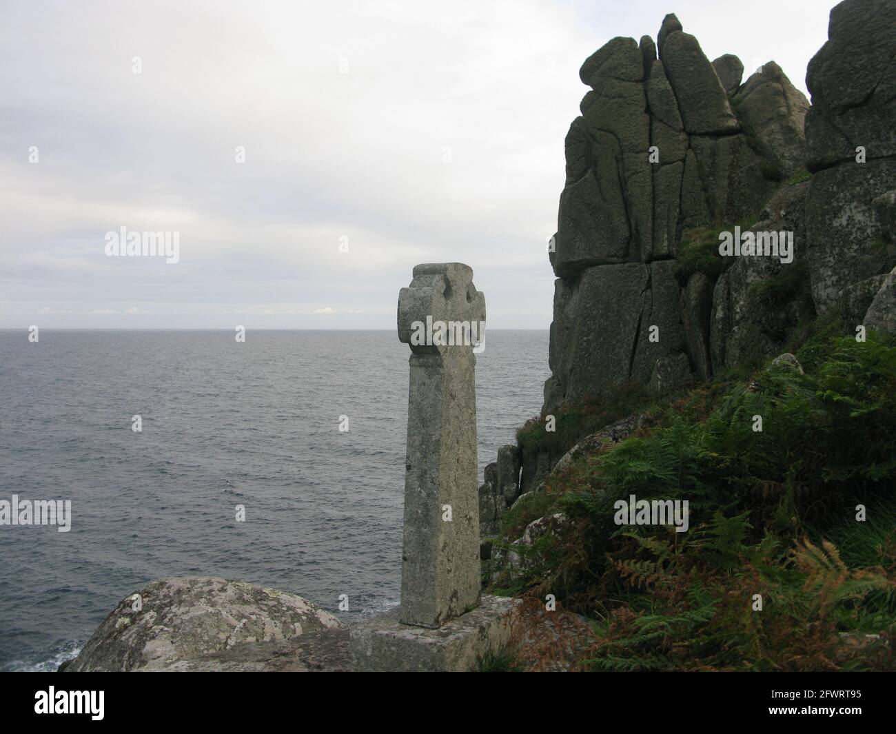 Lamorna cove memorial cross hi-res stock photography and images - Alamy Lamorna cove memorial cross hi-res stock photography and images - Alamy