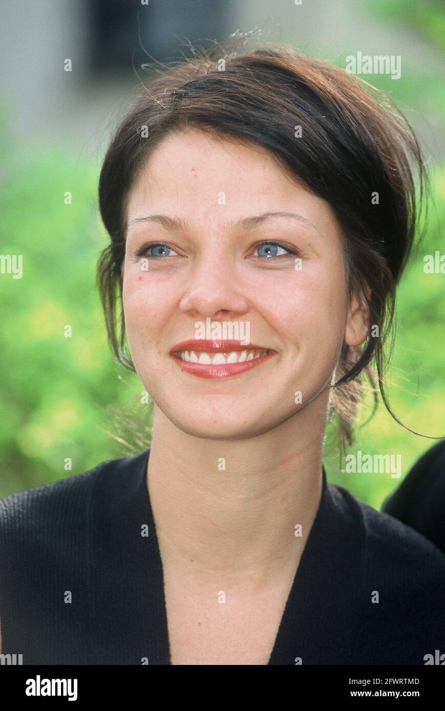 Cologne, Germany. 21st May, 2003. Actress Jessica SCHWARZ poses in 2003 ...