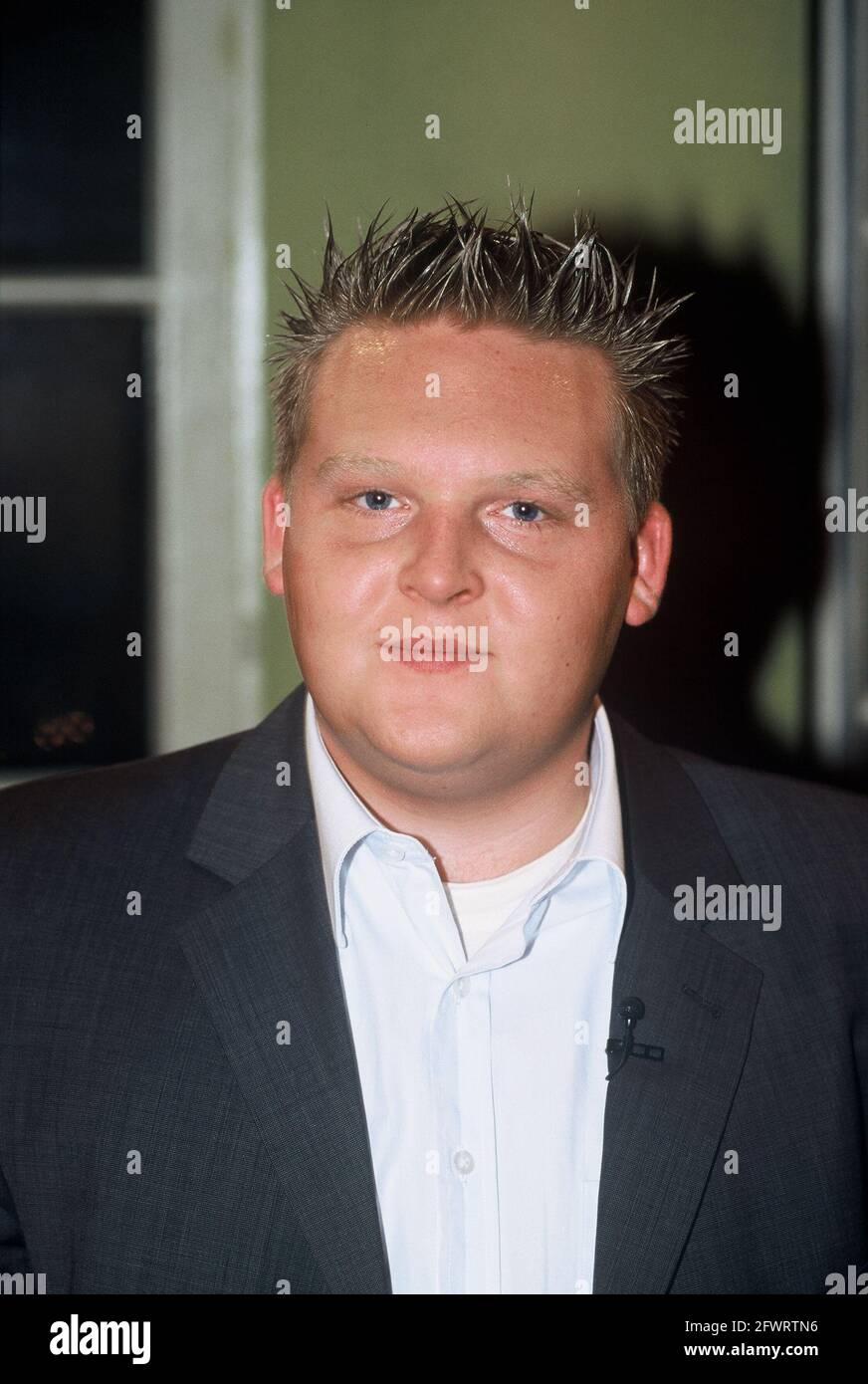 Cologne, Germany. 21st May, 2002. Actor Axel Stein poses in 2002 ...