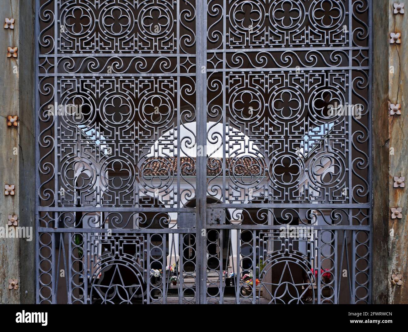 Wrought iron cemetery gates hi-res stock photography and images - Alamy