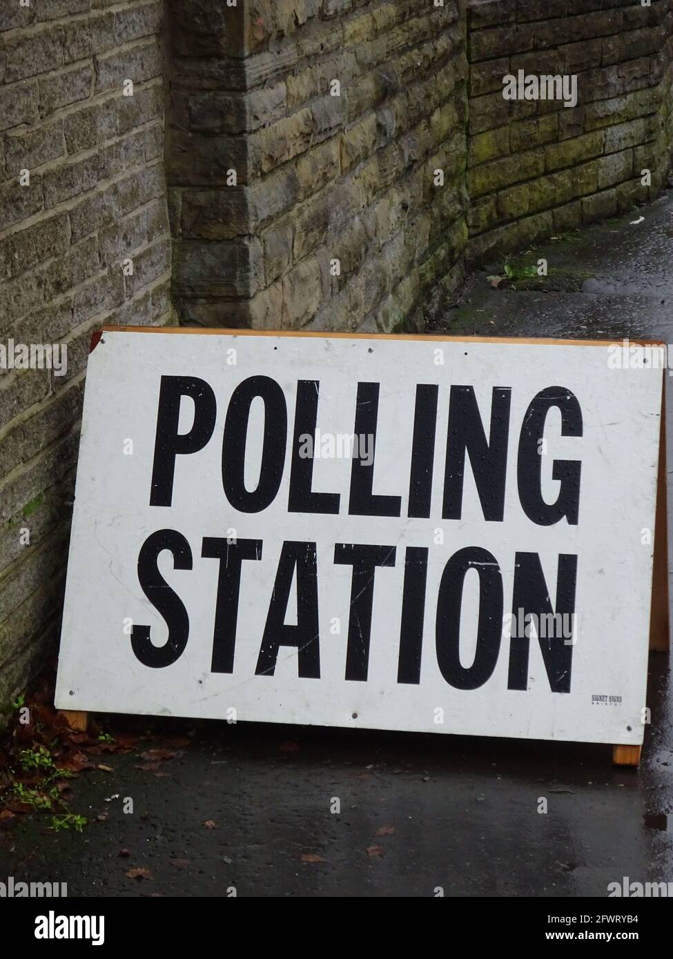 Polling place id hi-res stock photography and images - Alamy