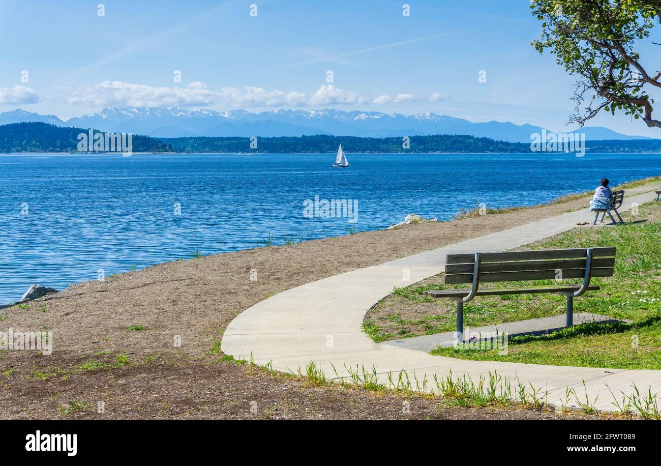 A view of the Puget Sound with the Olympic Mountains Stock Photo - Alamy