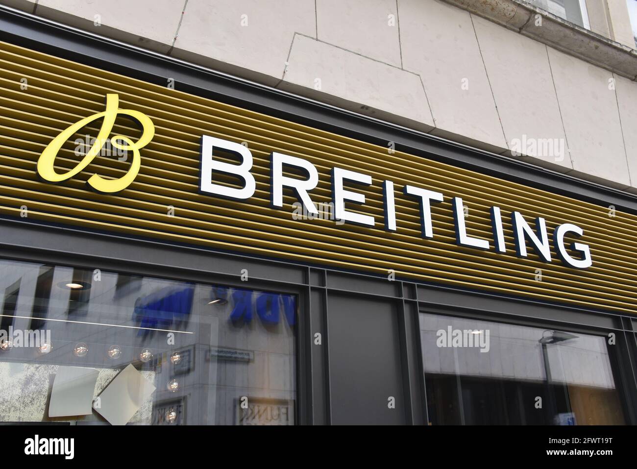 Breitling logo hi-res stock photography and images - Alamy