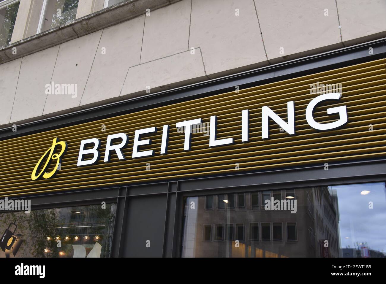 Breitling logo hi-res stock photography and images - Alamy