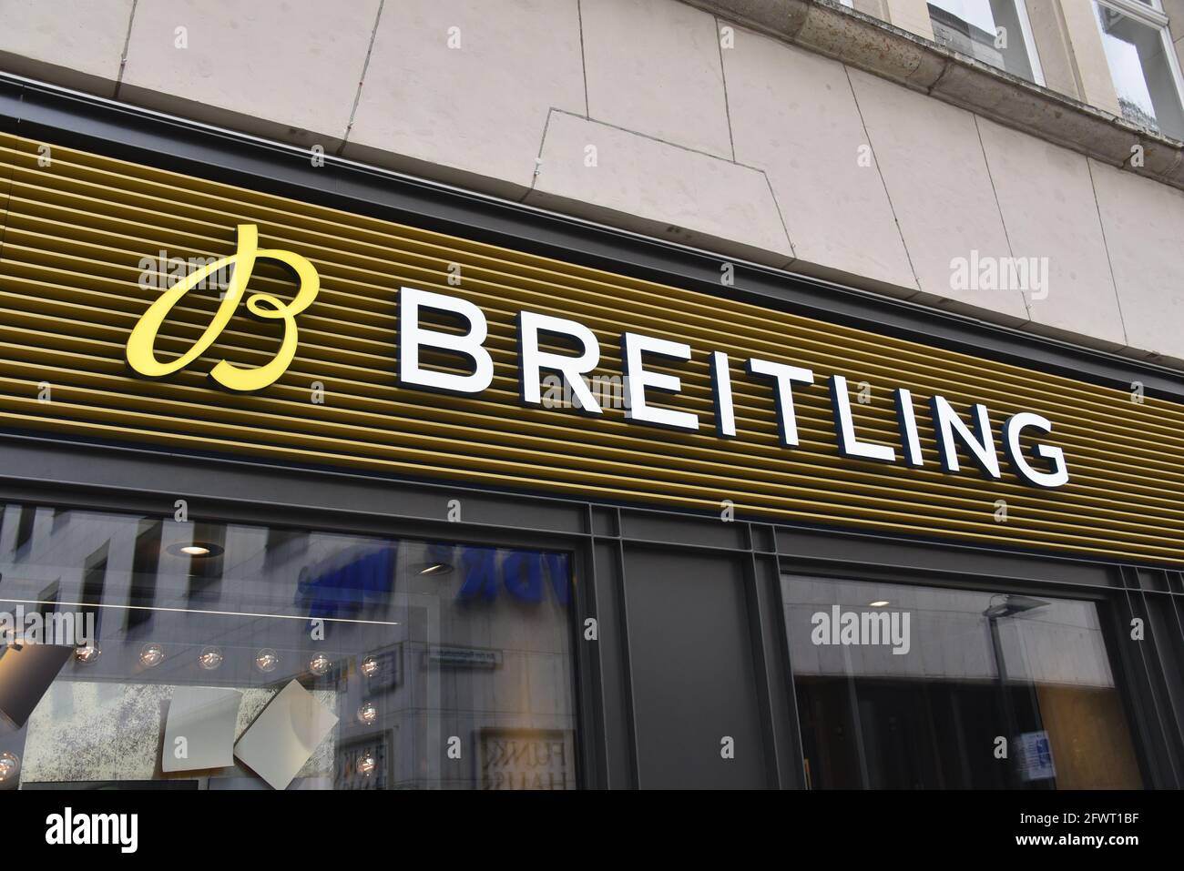 Breitling logo hi-res stock photography and images - Alamy