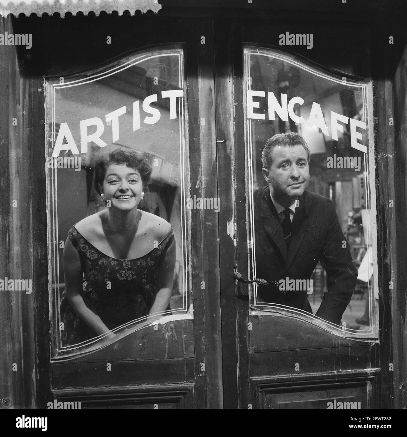 Artiste cafe teddy hi-res stock photography and images - Alamy