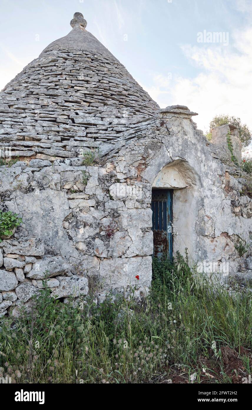 Old trulli near alberobello puglia hi-res stock photography and images ...