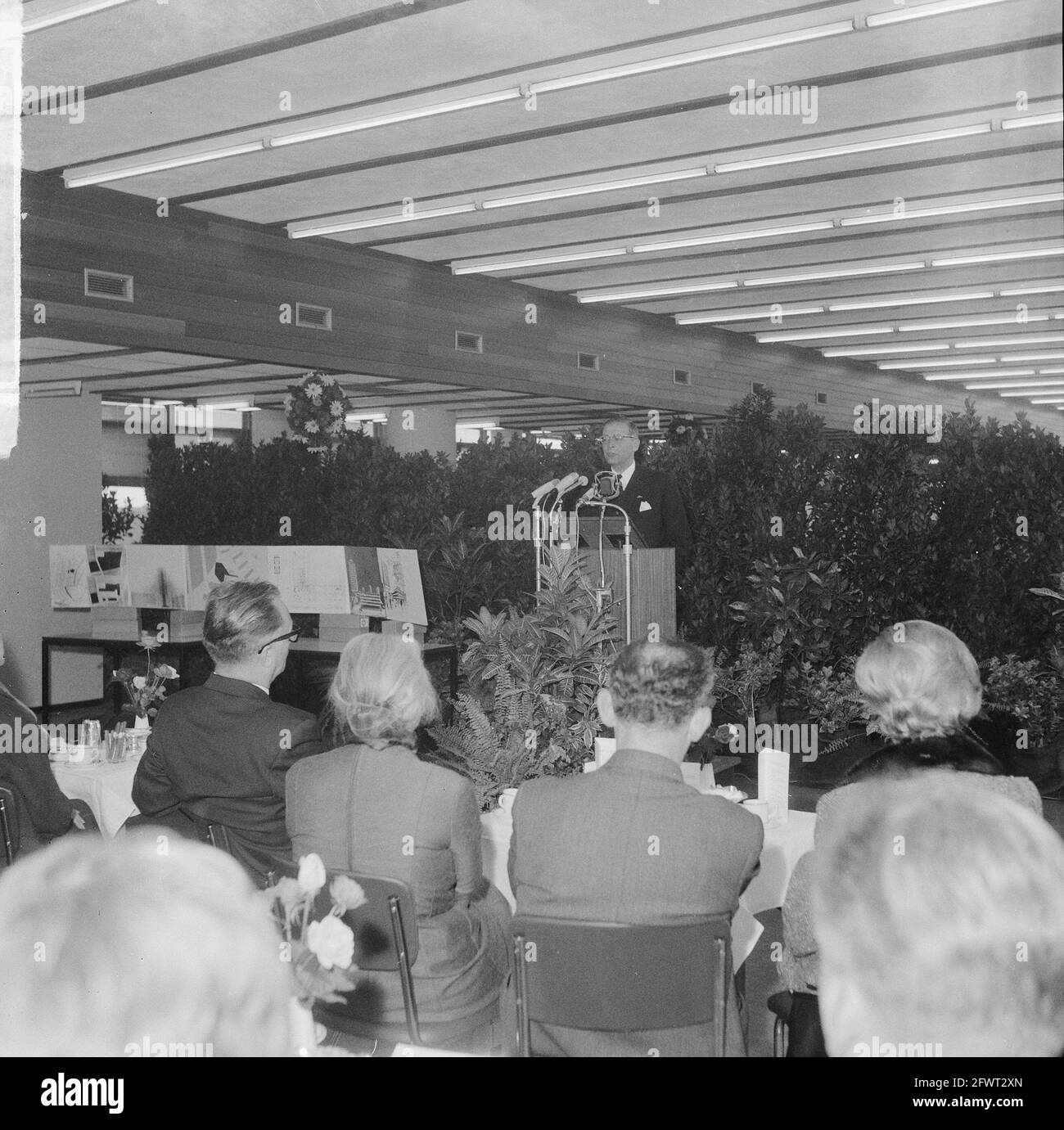 Het parool 1945 hi-res stock photography and images - Alamy