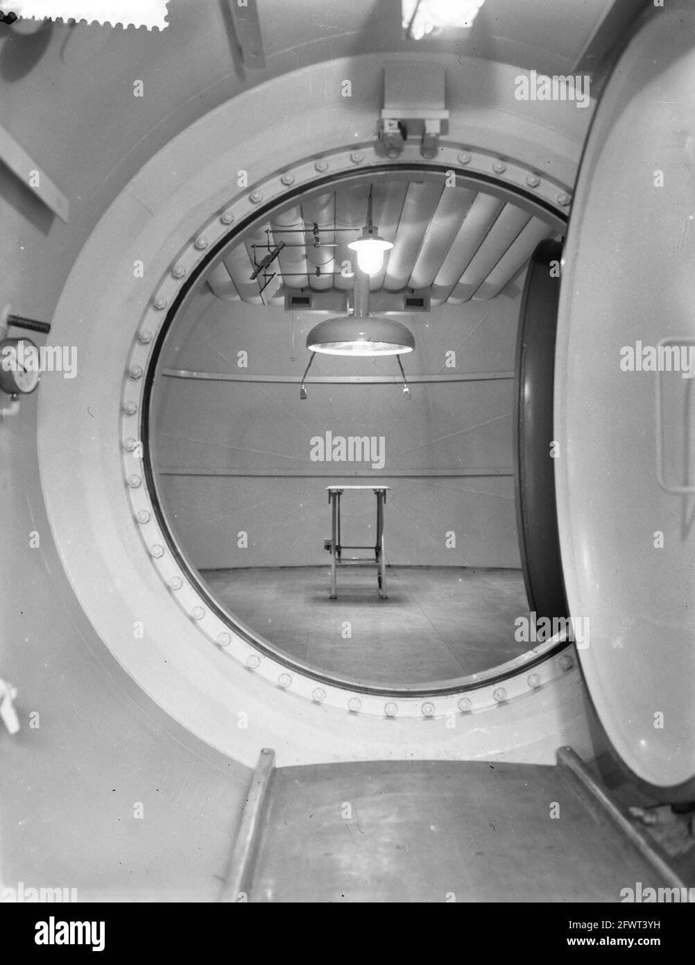 New overpressure operation tank hi-res stock photography and images - Alamy