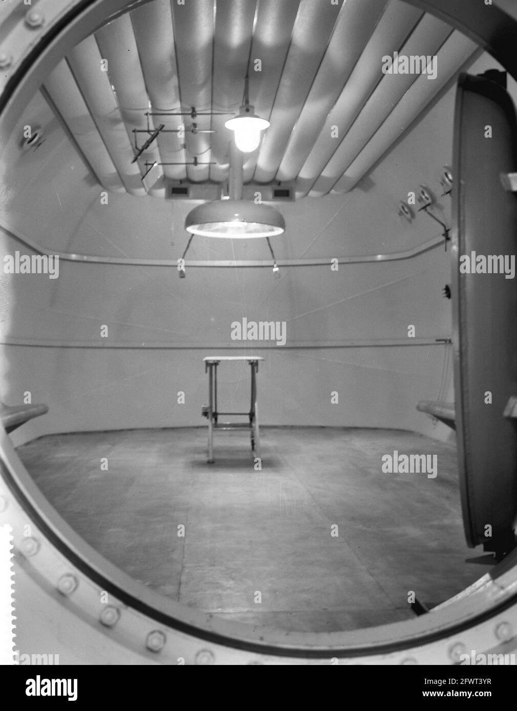 New overpressure operation tank hi-res stock photography and images - Alamy