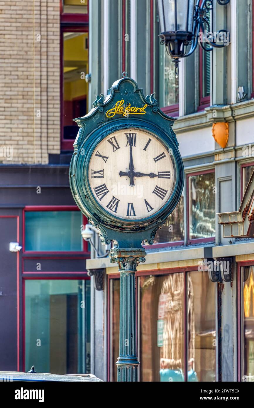 Shepard building clock hi-res stock photography and images - Alamy