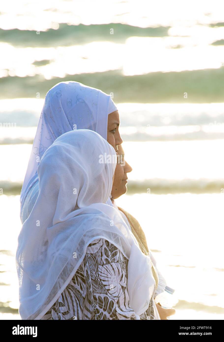 Female profiles hi-res stock photography and images - Alamy