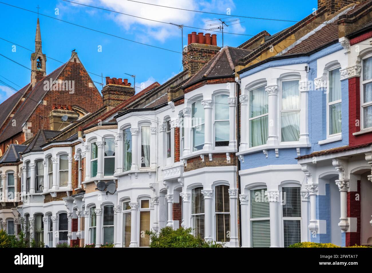 A row of typical British terraced houses around Kensal Rise in London ...