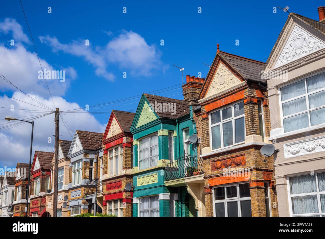 Edwardian period terrace houses hi-res stock photography and images - Alamy