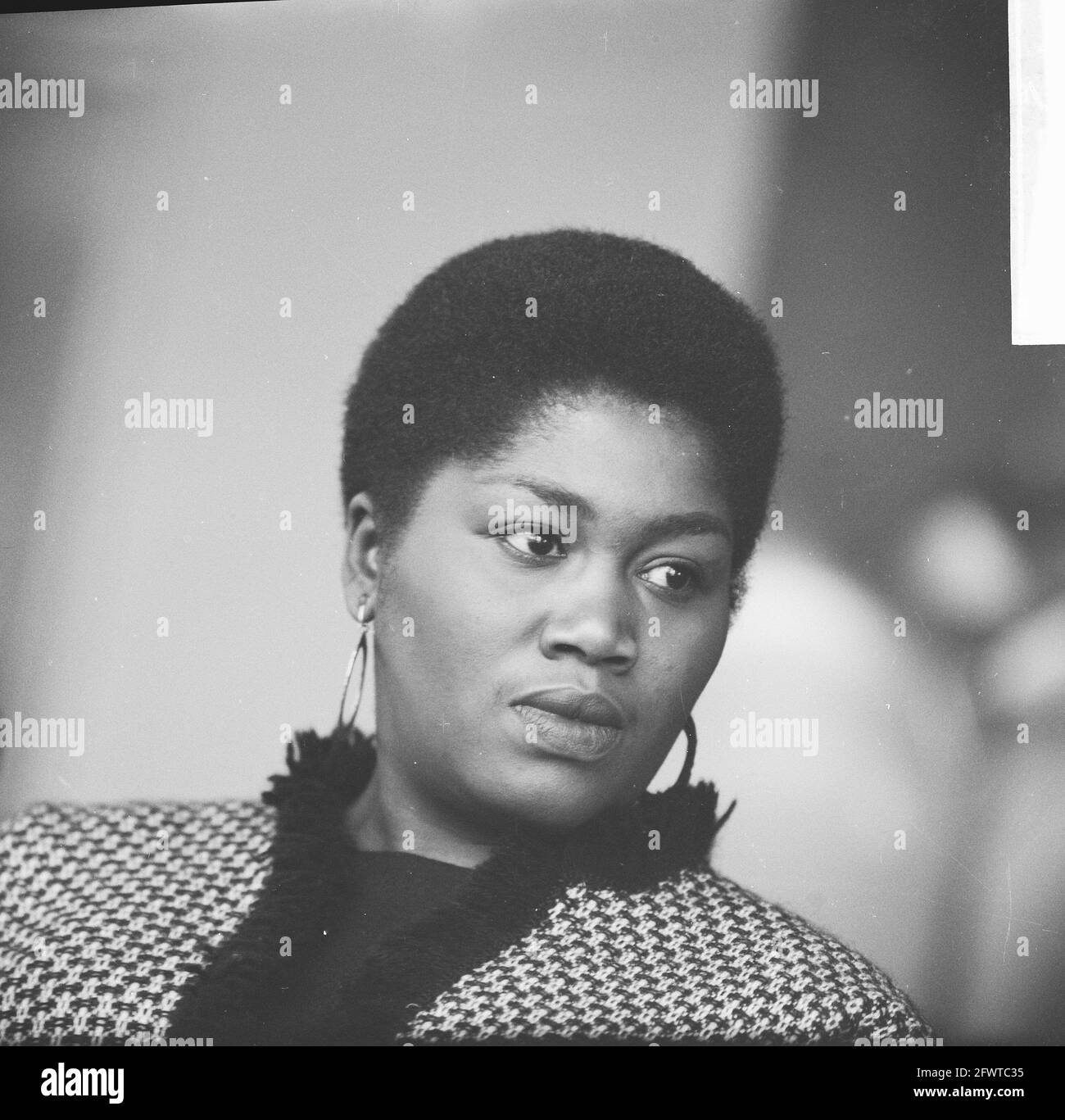 Singers portraits hi-res stock photography and images - Alamy