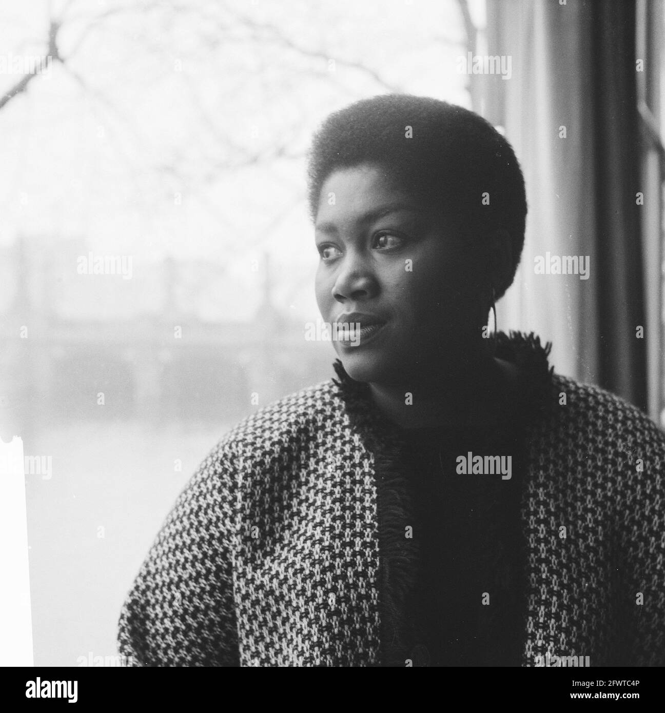 Odette, gospel singer in Amsterdam. Portrait, December 4, 1961, gospel ...