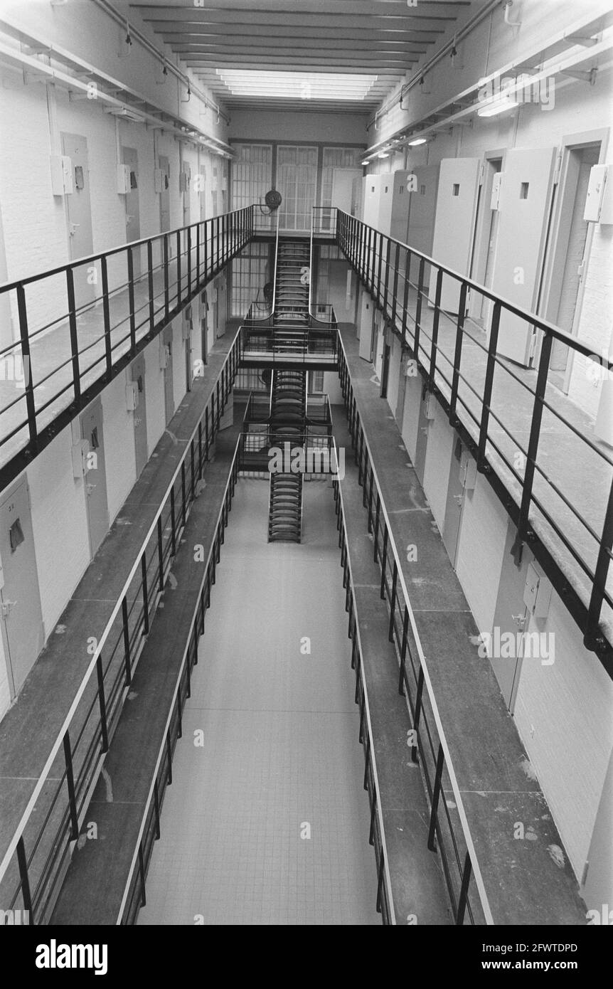 Official opening of Havenstraat prison in Amsterdam; interior cell ...
