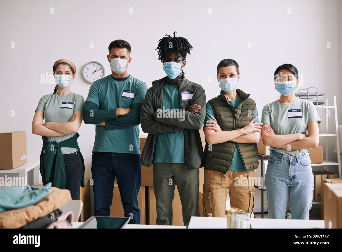 Women wearing masks help hi-res stock photography and images - Alamy