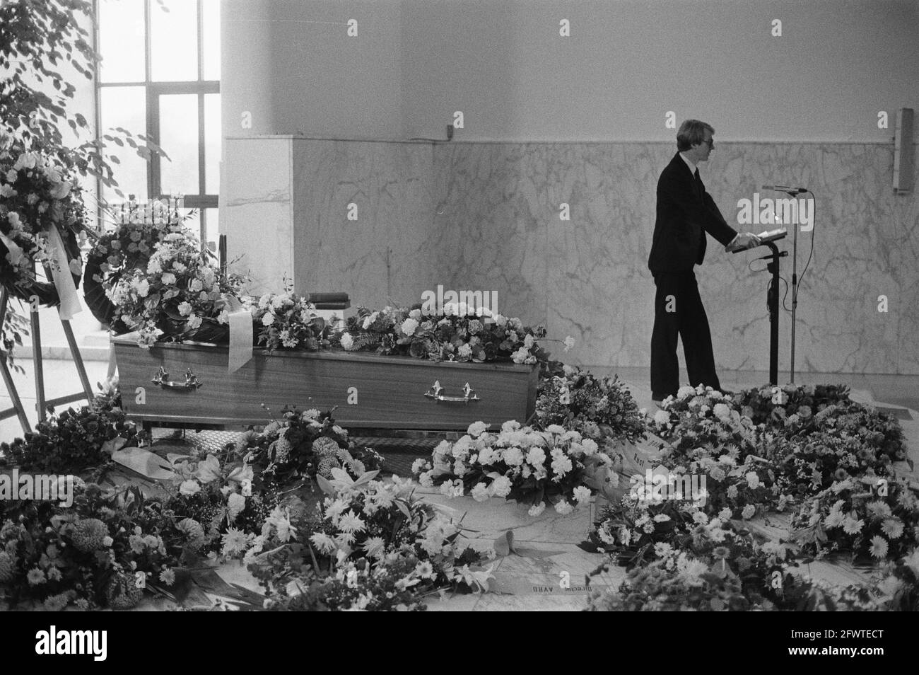 Olafson gives speech hi-res stock photography and images - Alamy