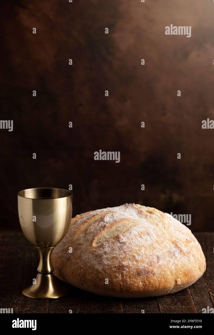 Sacrament of holy communion hi-res stock photography and images - Alamy
