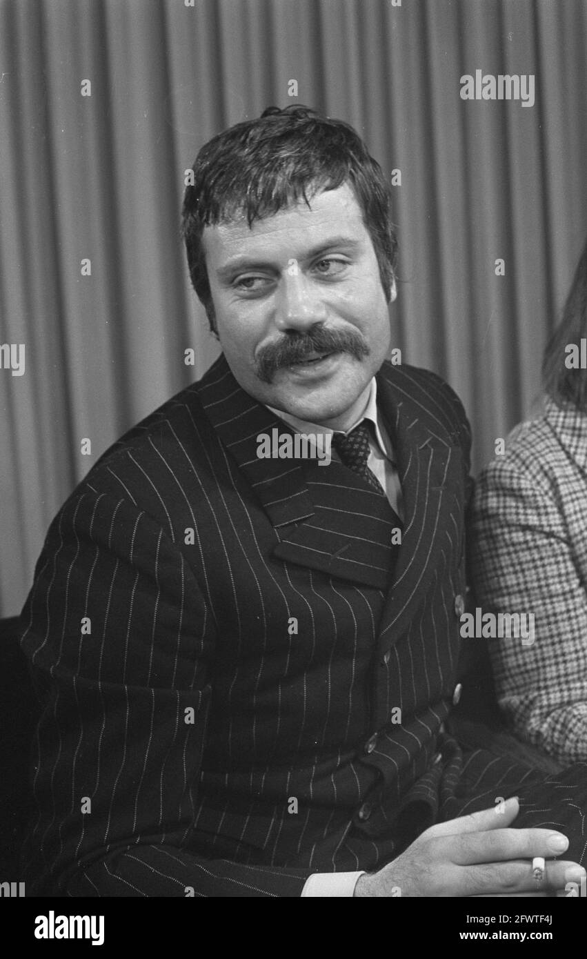 Oliver Reed 1968 Stock Photo - Alamy