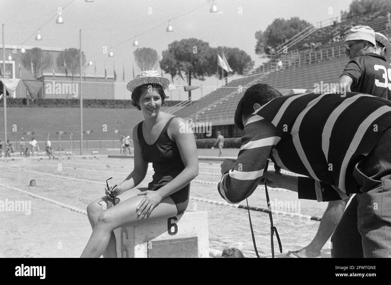 Dawn fraser poses hi-res stock photography and images - Alamy