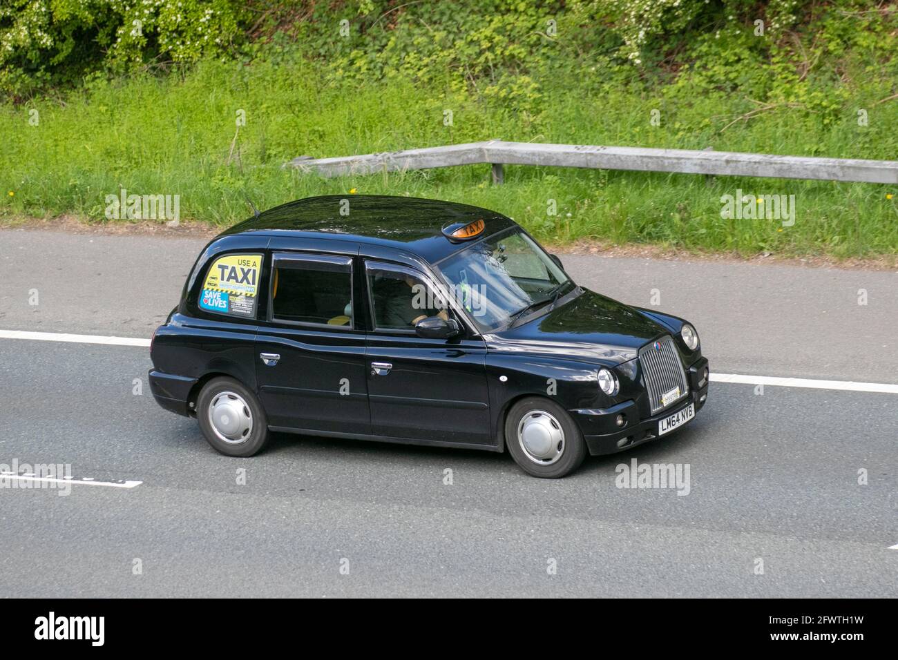 London taxis international tx4 cars hi-res stock photography and images ...