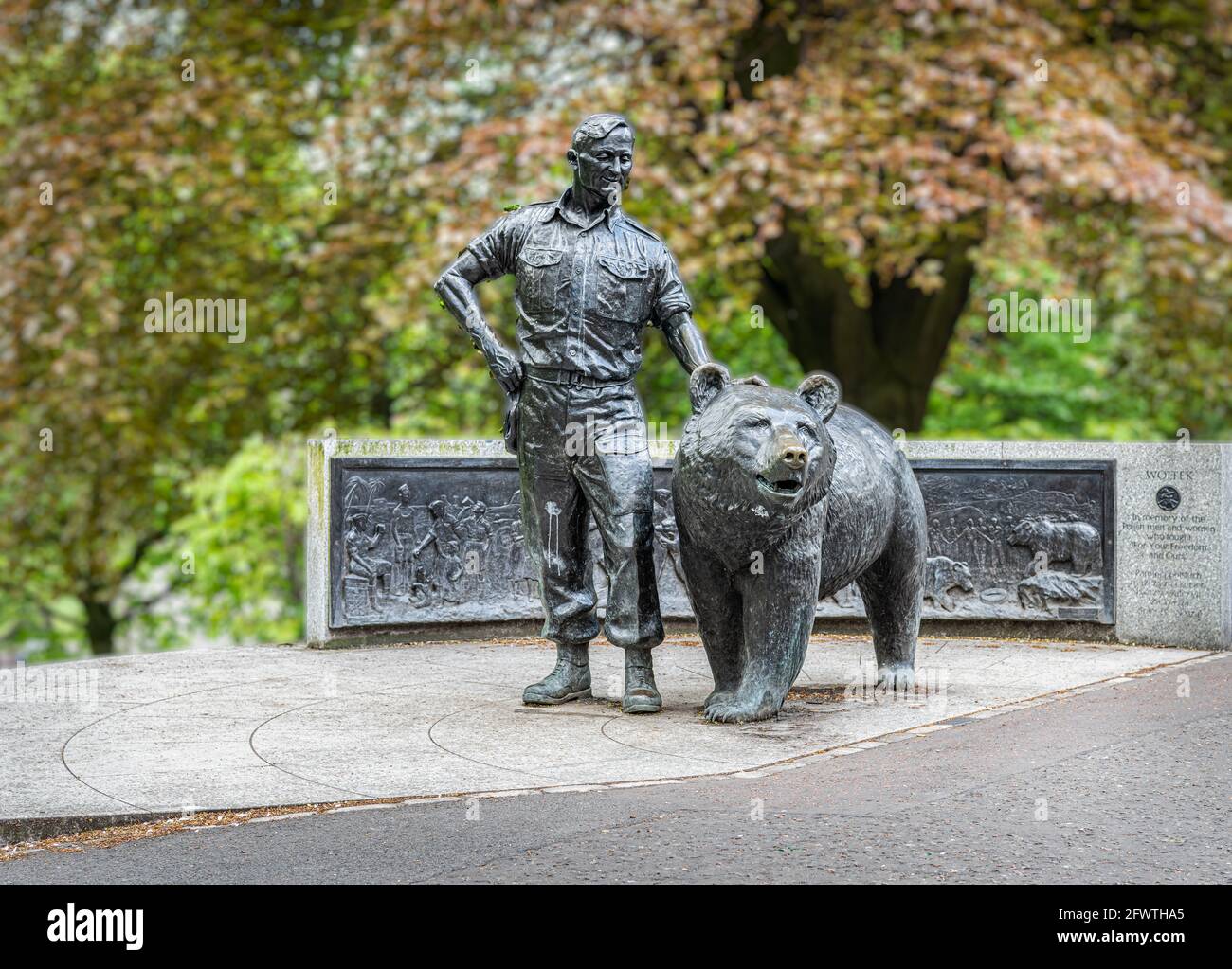 Wojtek, the Soldier Bear, Statue in Princes Street Public Gardens ...